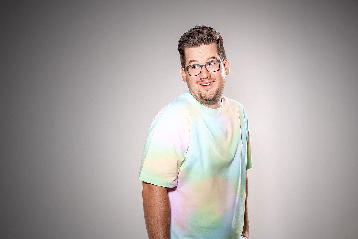 Chris Tall kommt mit seinem Solo-Programm für ein unvergessliches ...